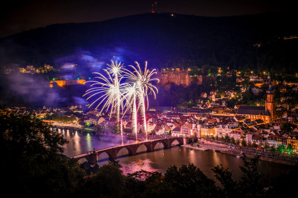 Die Schlossbeleuchtung mit faszinierendem Feuerwerk in Heidelberg geniessen